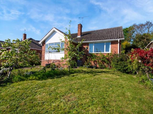 2 bedroom detached bungalow for sale