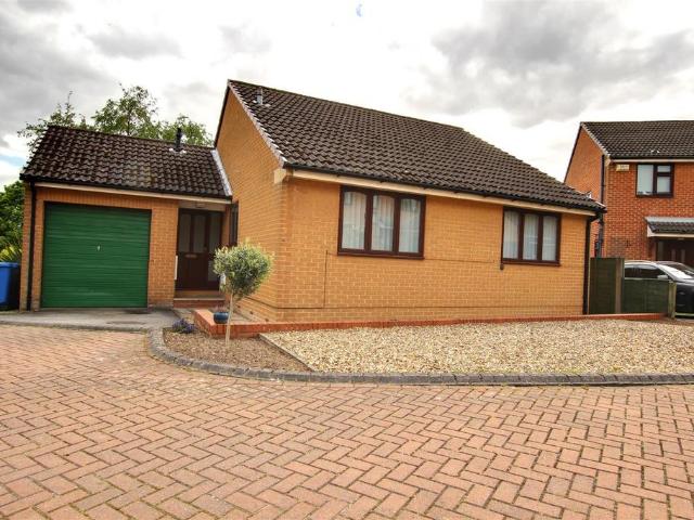 2 bedroom detached bungalow for sale