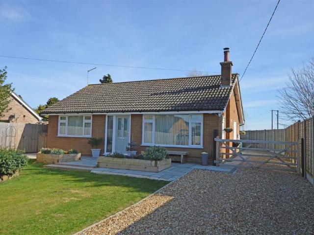 2 bedroom detached bungalow for sale
