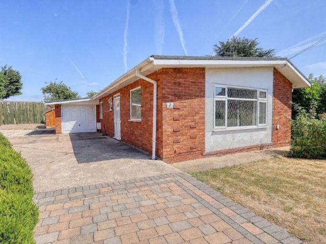 2 bedroom detached bungalow for sale