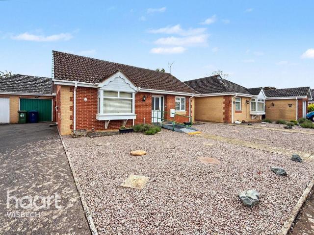2 bedroom detached bungalow for sale