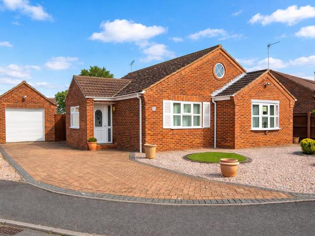 2 bedroom detached bungalow for sale