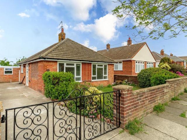 2 bedroom detached bungalow for sale