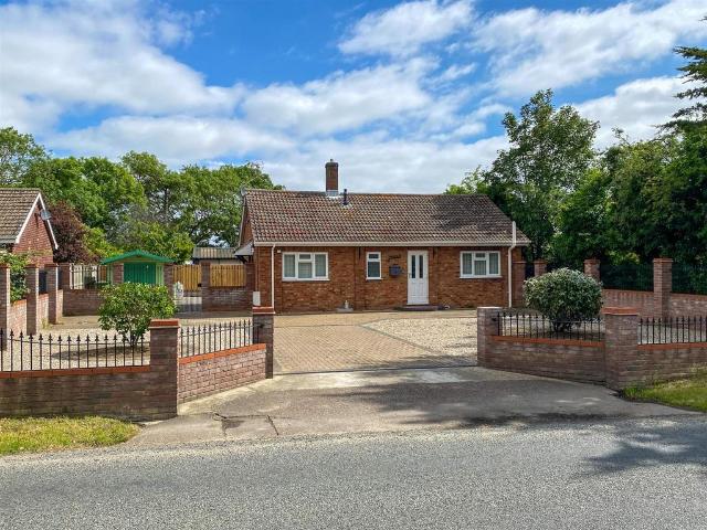 2 bedroom detached bungalow for sale