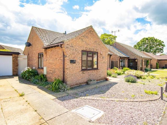 2 bedroom detached bungalow for sale