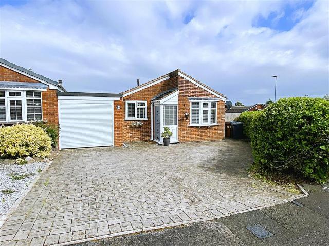 2 bedroom detached bungalow for sale