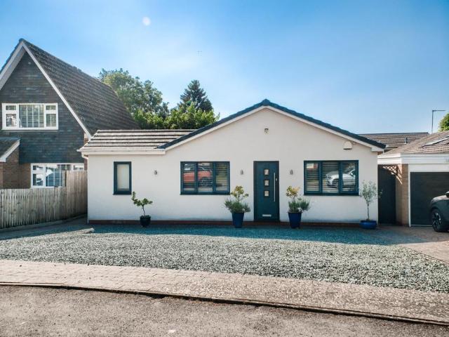 2 bedroom detached bungalow for sale