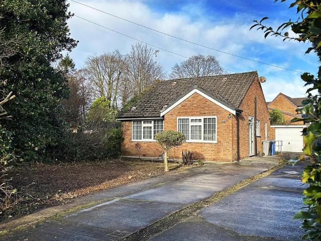 2 bedroom detached bungalow for sale