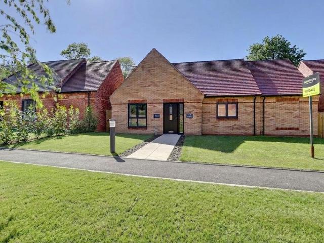 2 bedroom detached bungalow for sale