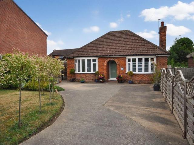 2 bedroom detached bungalow for sale