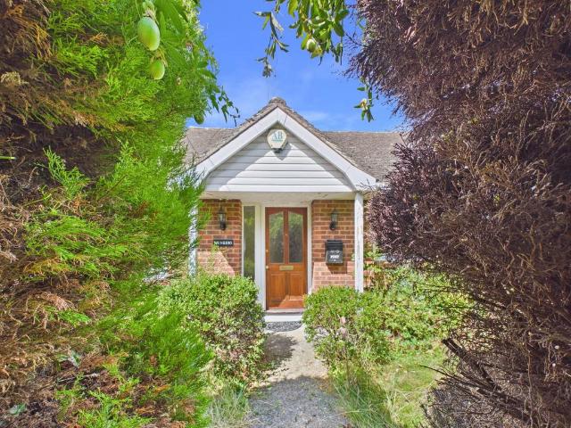 2 bedroom detached bungalow for sale