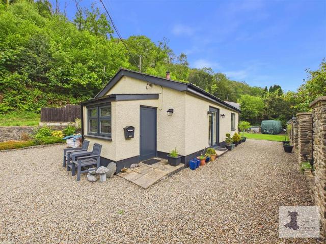 2 bedroom detached bungalow for sale