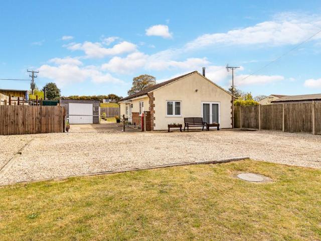 2 bedroom detached bungalow for sale