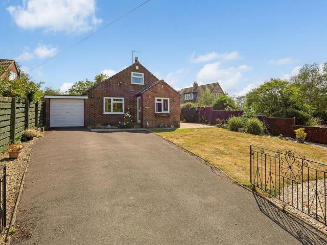 2 bedroom detached bungalow for sale