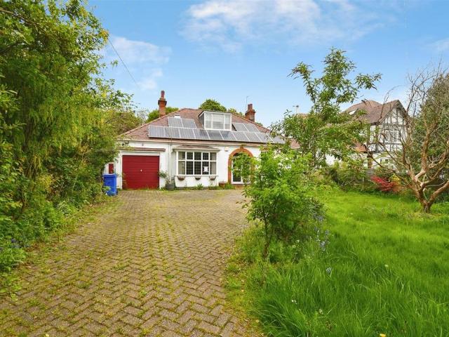 2 bedroom detached bungalow for sale
