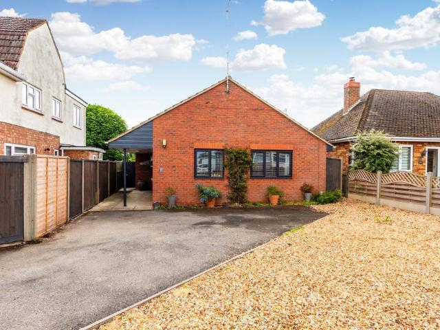 2 bedroom detached bungalow for sale