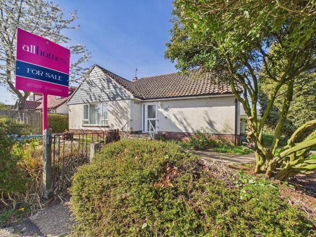 2 bedroom detached bungalow for sale