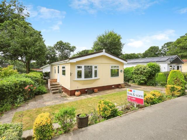 2 bedroom detached bungalow for sale