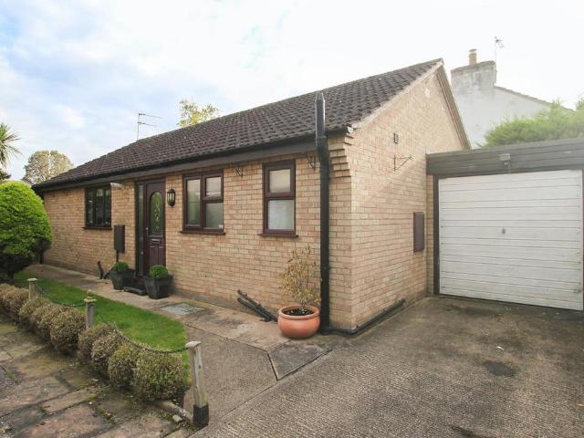 2 bedroom detached bungalow for sale