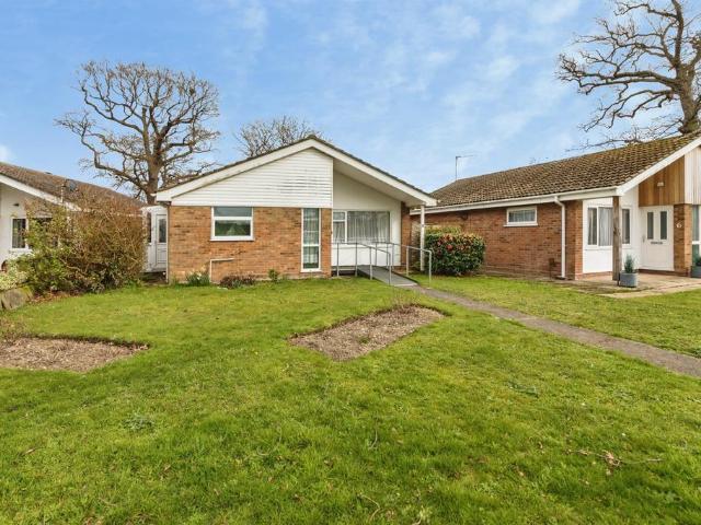 2 bedroom detached bungalow for sale