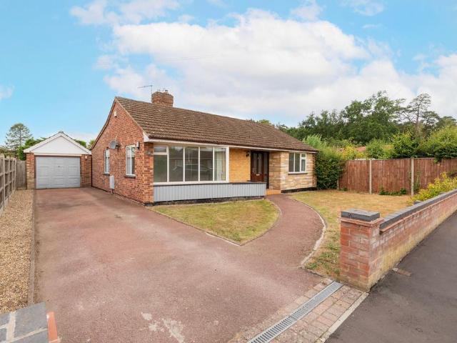 2 bedroom detached bungalow for sale
