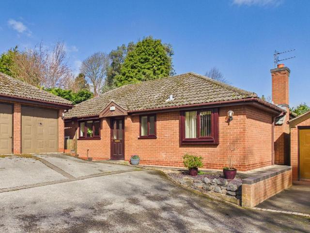 2 bedroom detached bungalow for sale