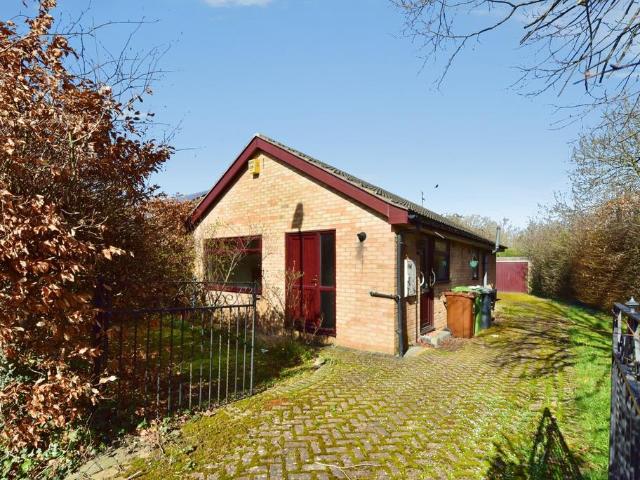 2 bedroom detached bungalow for sale