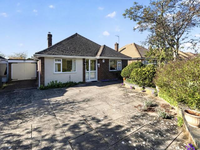 2 bedroom detached bungalow for sale