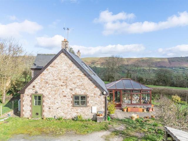 2 bedroom detached house for sale