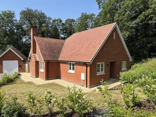2 bedroom detached bungalow for sale