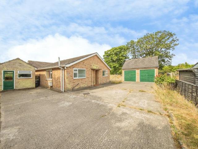 2 bedroom detached bungalow for sale