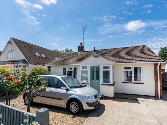 2 bedroom detached bungalow for sale