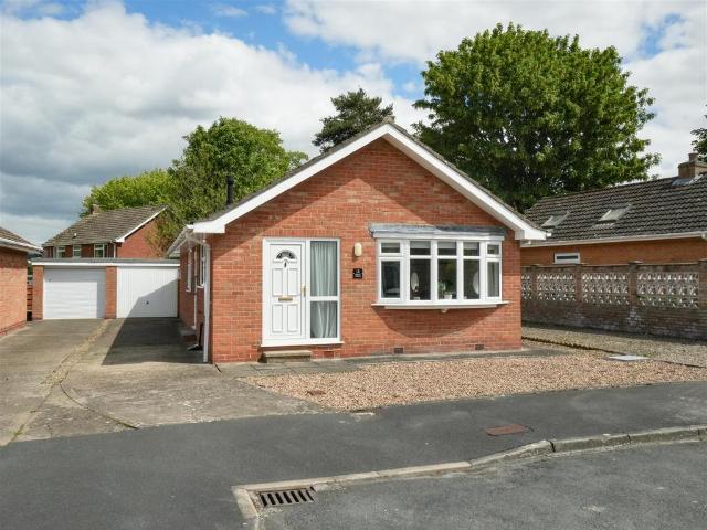 2 bedroom detached bungalow for sale