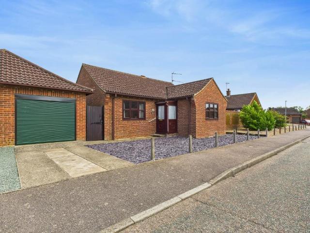 2 bedroom detached bungalow for sale