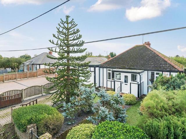 2 bedroom detached bungalow for sale