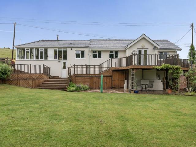 2 bedroom detached bungalow for sale