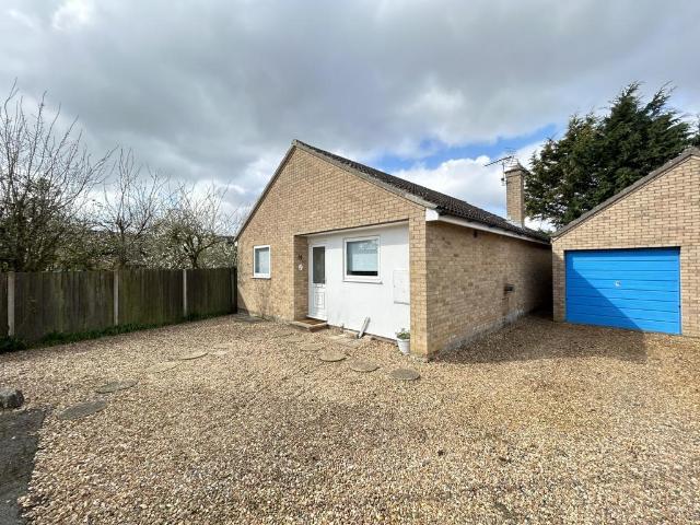 2 bedroom detached bungalow for sale