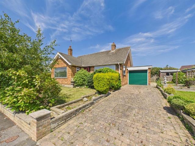 2 bedroom detached bungalow for sale