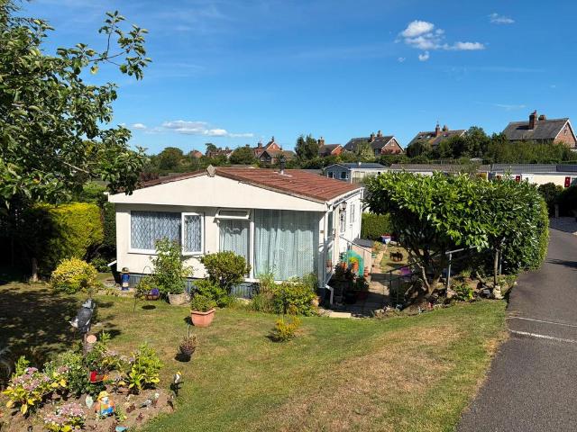 2 bedroom detached bungalow for sale