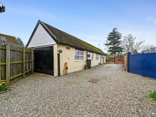 2 bedroom detached bungalow for sale