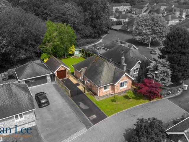 2 bedroom detached bungalow for sale