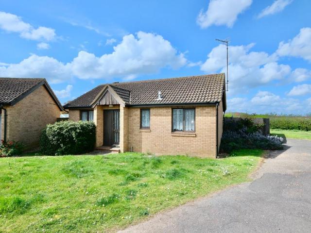 2 bedroom detached bungalow for sale