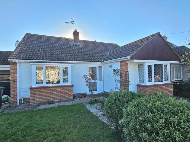 2 bedroom detached bungalow for sale