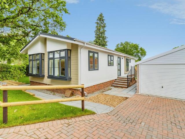 2 bedroom detached bungalow for sale