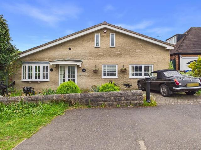 2 bedroom detached bungalow for sale