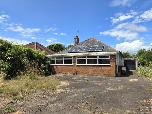 2 bedroom detached bungalow for sale