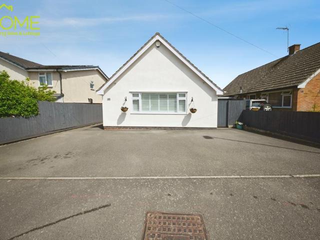 2 bedroom detached bungalow for sale