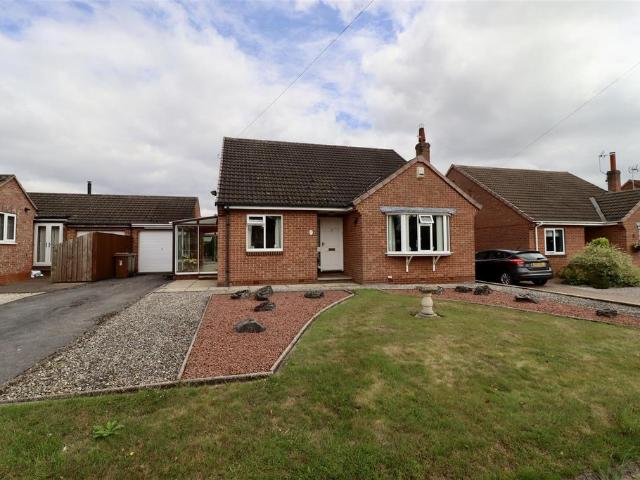 2 bedroom detached bungalow for sale