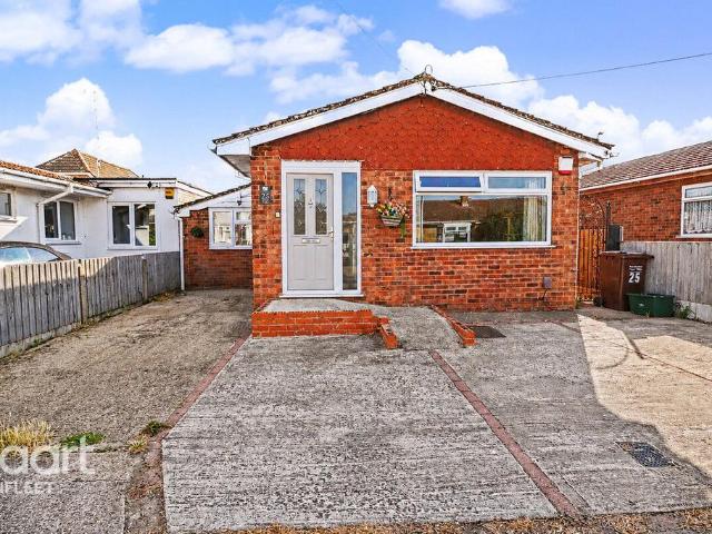 2 bedroom detached bungalow for sale