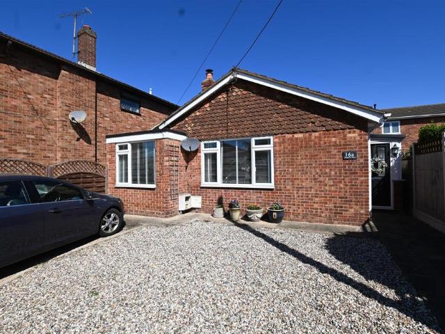 2 bedroom detached bungalow for sale